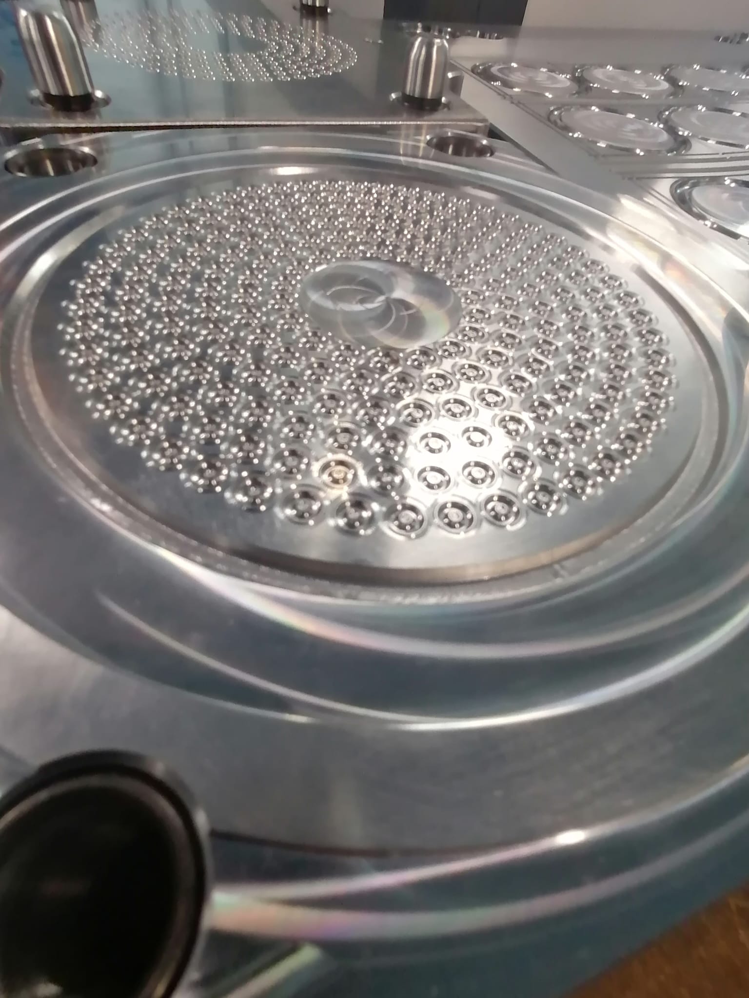 Injection moulding: standard or multi-nozzle? - OCS Stampi